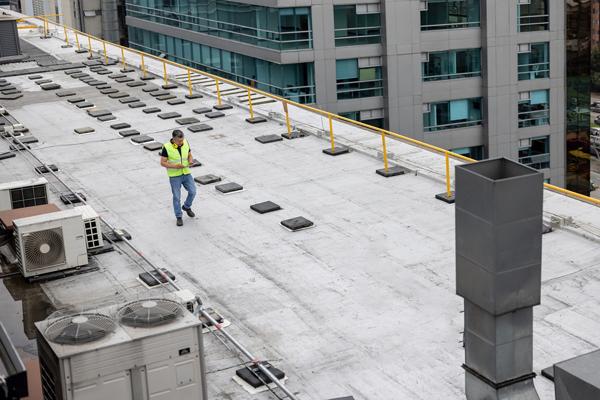 Guide to Finding Commercial & Industrial Roofing Contractors
